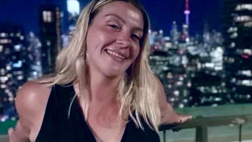 Mother of three, Kelly Hamilton dies in a horrific car accident in ...