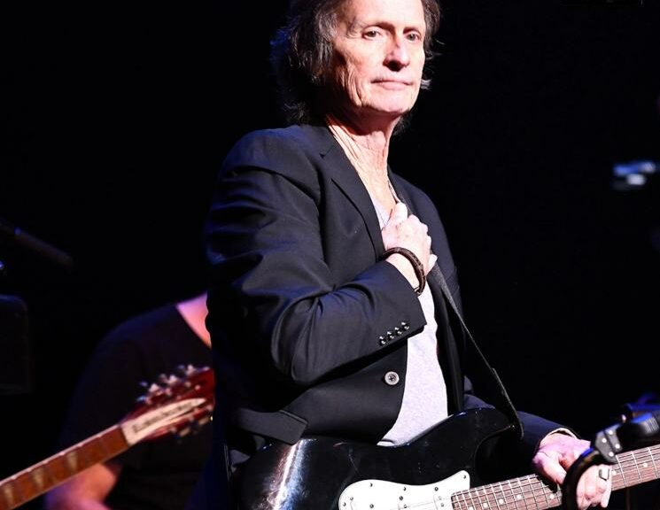 Brett Tuggle Keyboardist has passed away – MACG Magazine